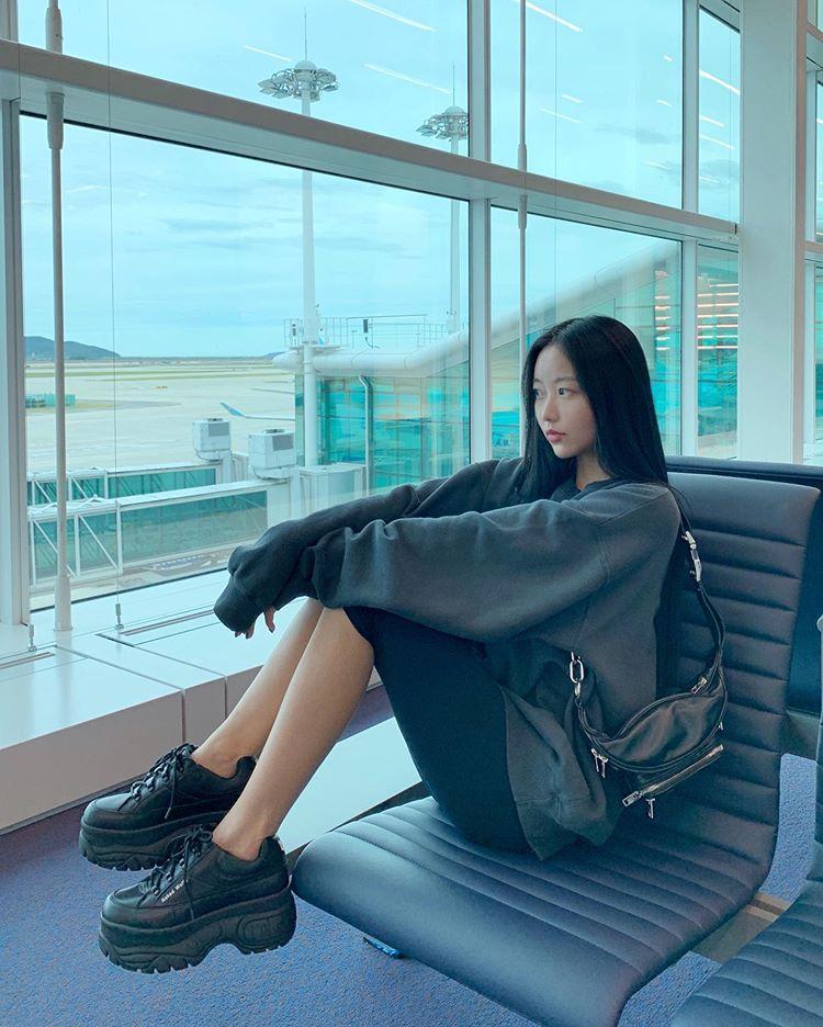 pljj｜邻家女孩的脸蛋竟偷藏「欠调教の大欧派」打个喷嚏就一直晃 - pljj