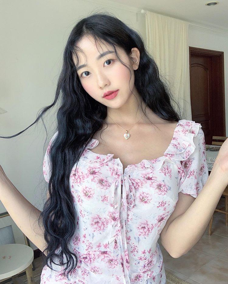 pljj｜邻家女孩的脸蛋竟偷藏「欠调教の大欧派」打个喷嚏就一直晃 - pljj