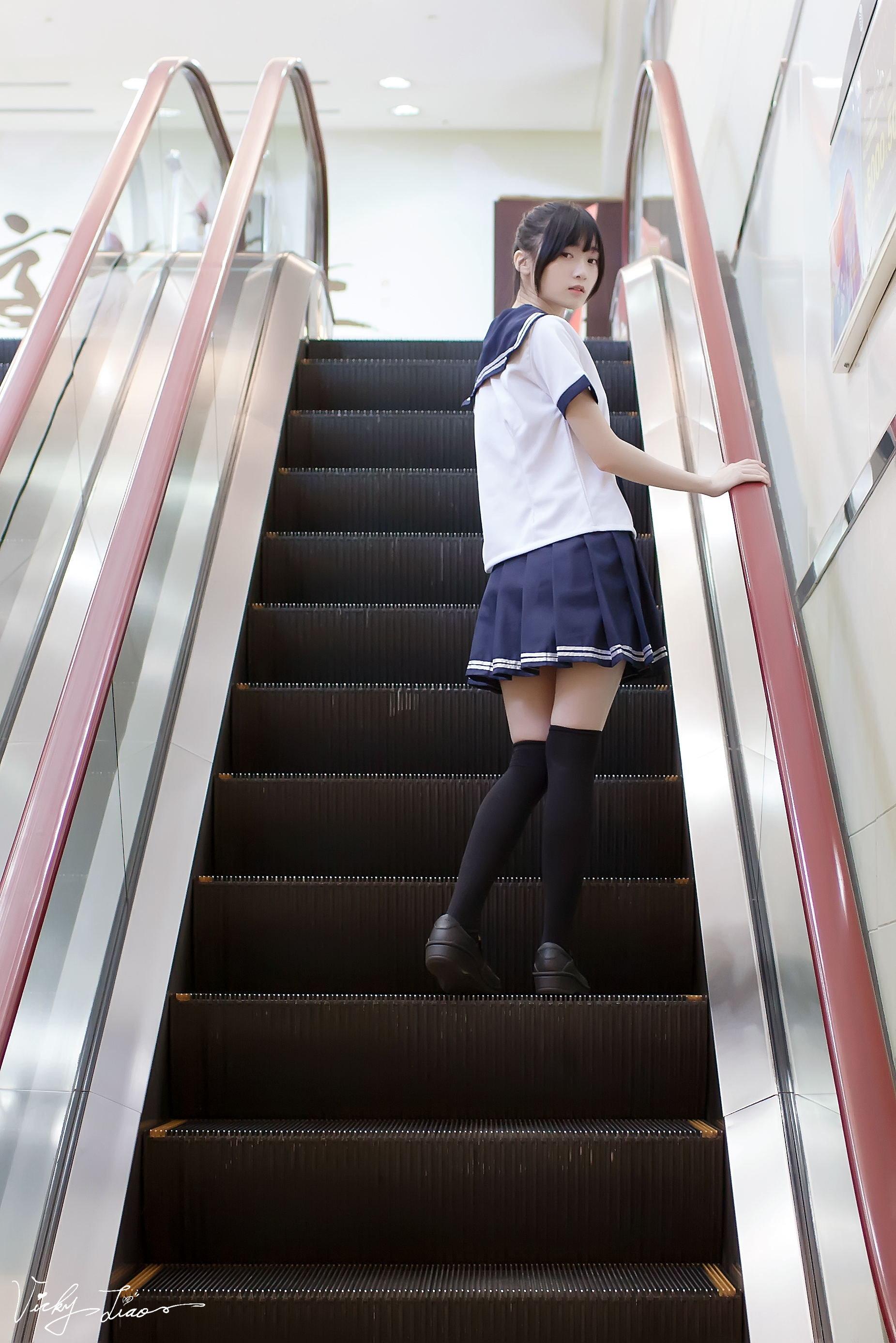 美女写真｜校服性感露出内裤，私影流出 - pljj